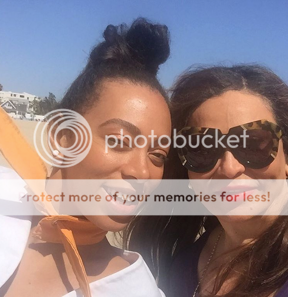 Solange, Mama Tina & Juelz Play “Bootleg” Volleyball & Eat Popcorn On ...